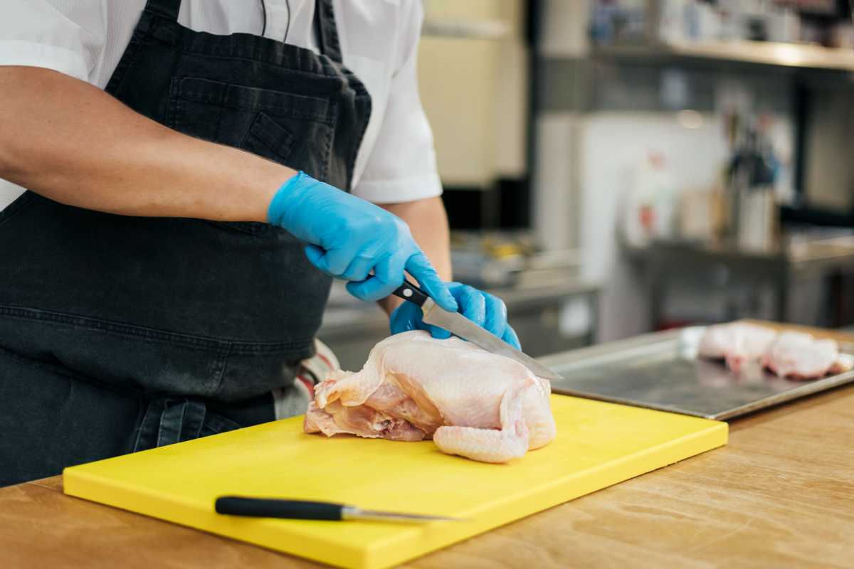 How to Butcher Chickens for Meat: Step-by-Step Instructions - Farming Pedia